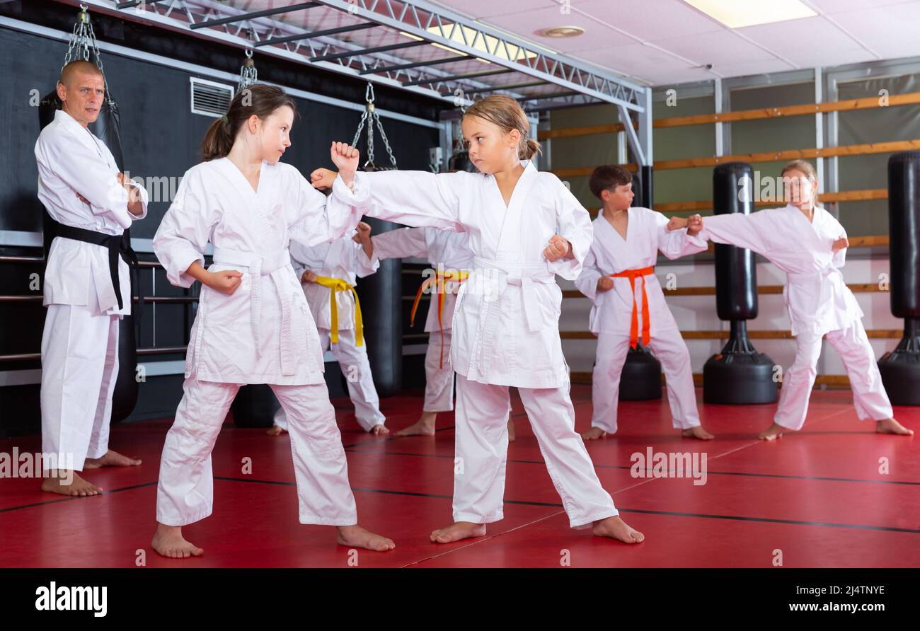 Kids karate class hi-res stock photography and images - Alamy