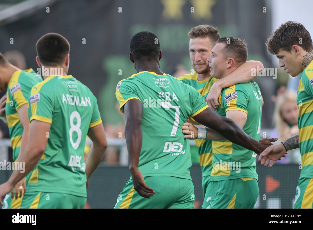 St. Petersburg, FL: Tampa Bay Rowdies midfielder Lewis Hilton (4 ...