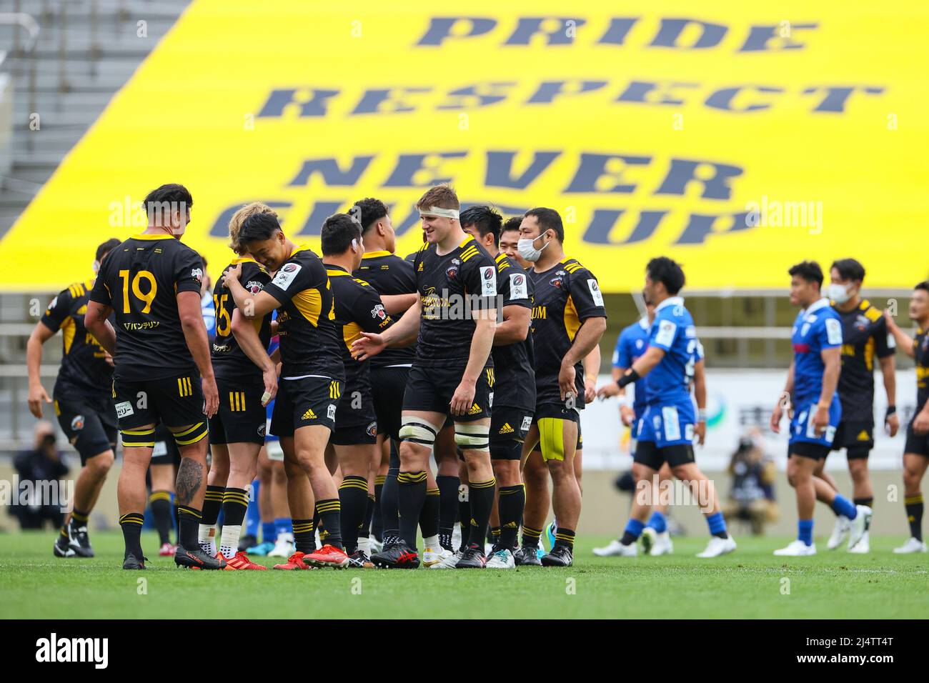 Tokyo, Japan. 17th Apr, 2022. TOKYO SUNTORY SUNGOLIATH team group Rugby ...