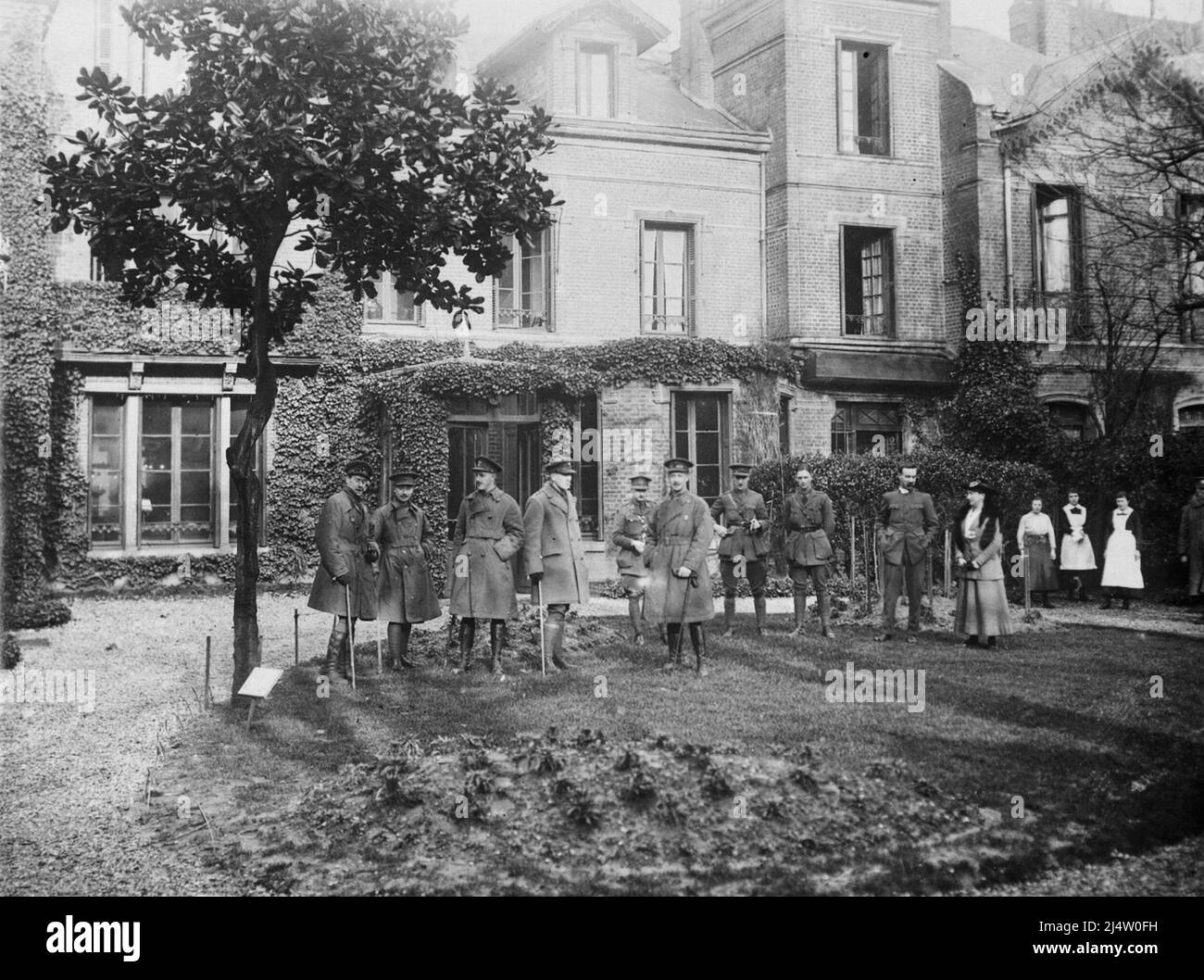 Officers club hi-res stock photography and images - Alamy