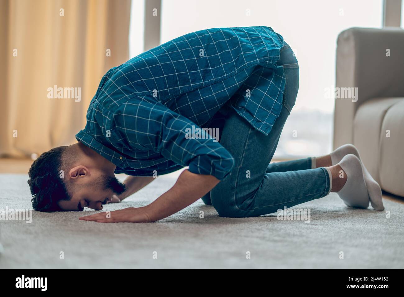 Young muslim praying at home and bowing Stock Photo - Alamy
