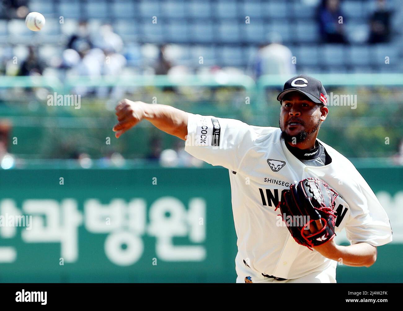 18th Apr, 2022. Baseball: Samsung Lions vs. SSG Landers SSG Landers ...