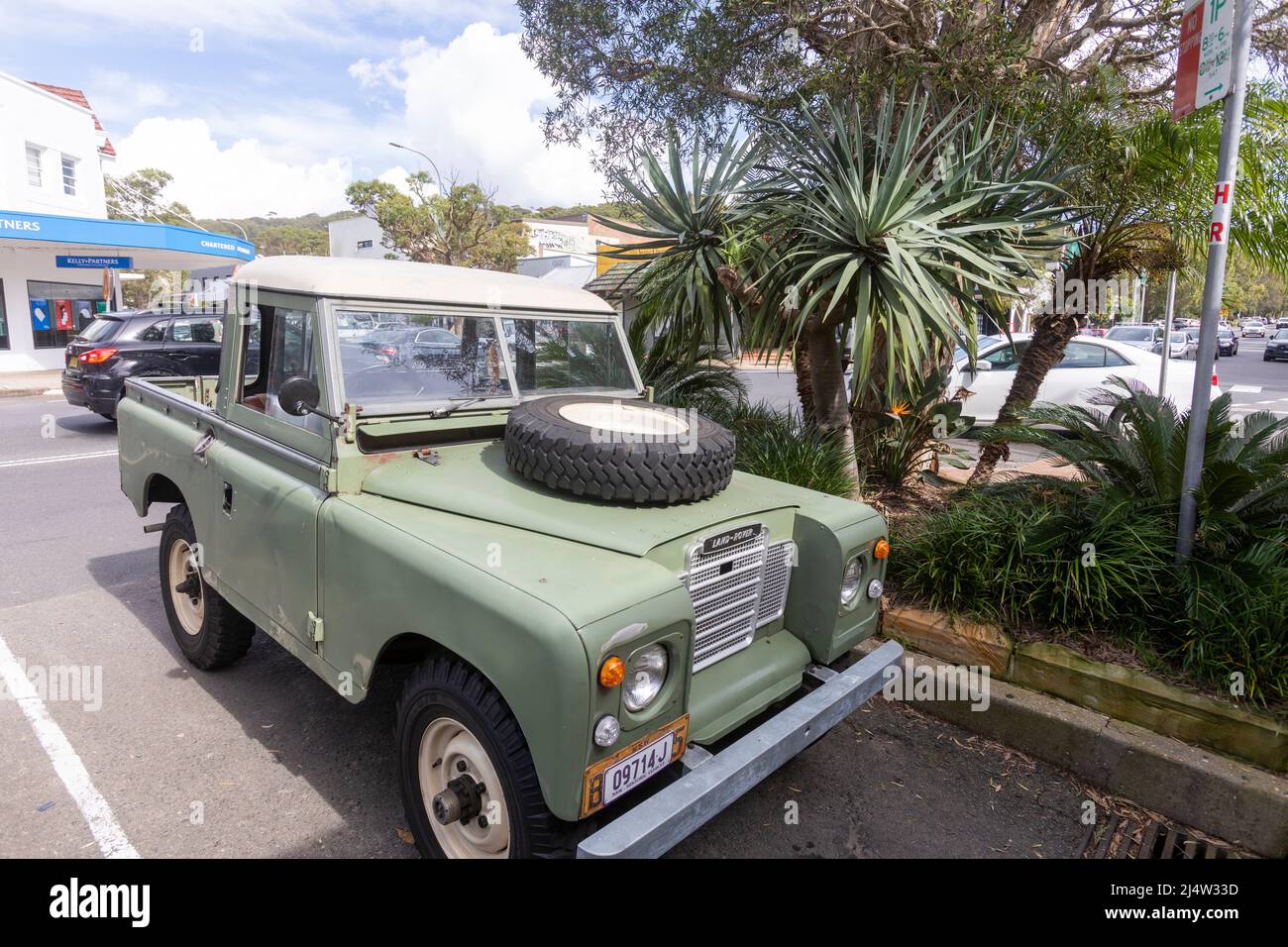 Two door land rover defender hi-res stock photography and images - Alamy