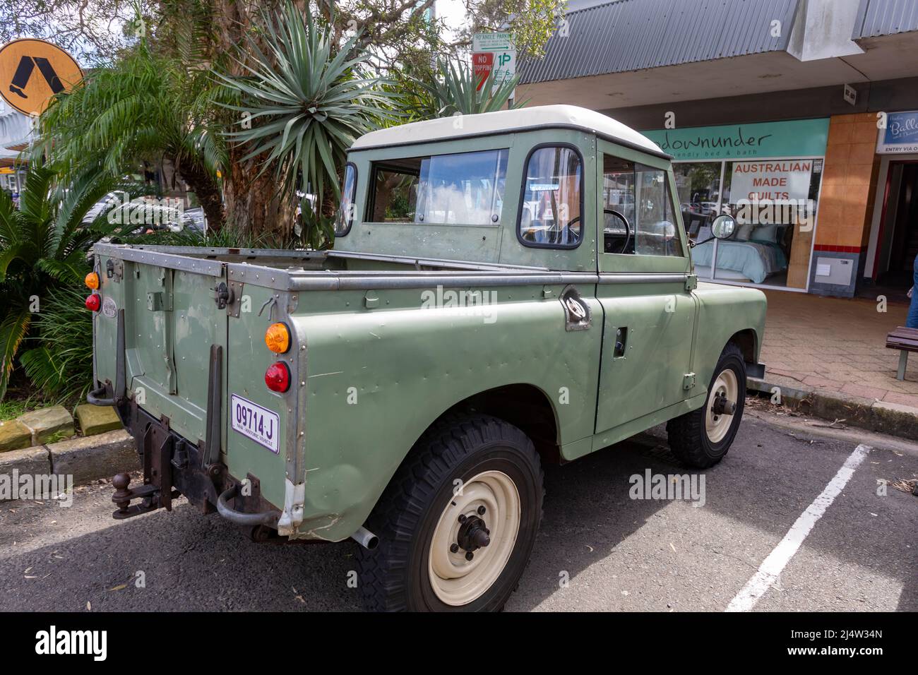 Land rover defender 1973 hi-res stock photography and images - Alamy