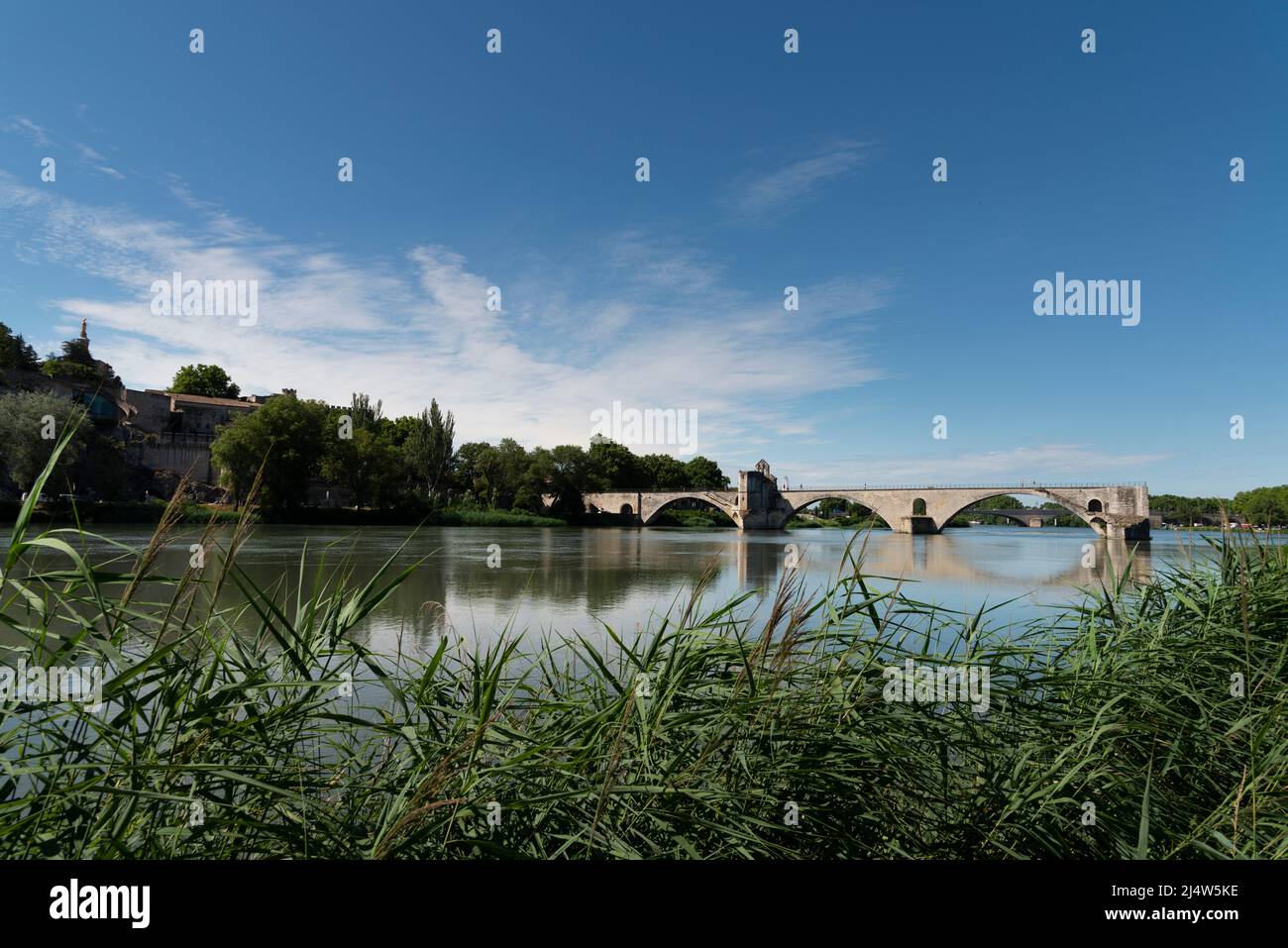 Le Pont Saint Benezet aka "Pont d'Avignon" and Saint Nicholas Chapel ...
