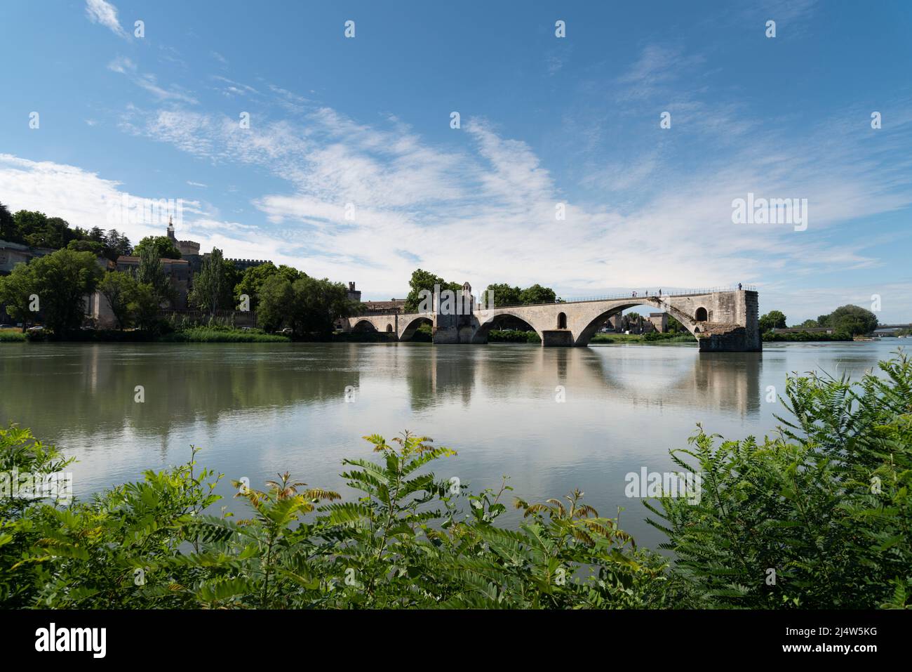 Le Pont Saint Benezet aka "Pont d'Avignon" and Saint Nicholas Chapel ...