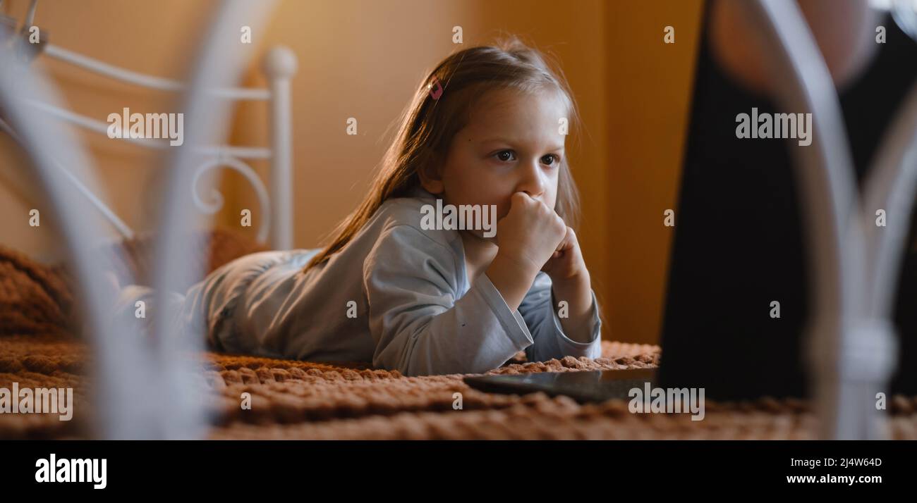 Cartoon serious girl hi-res stock photography and images - Alamy