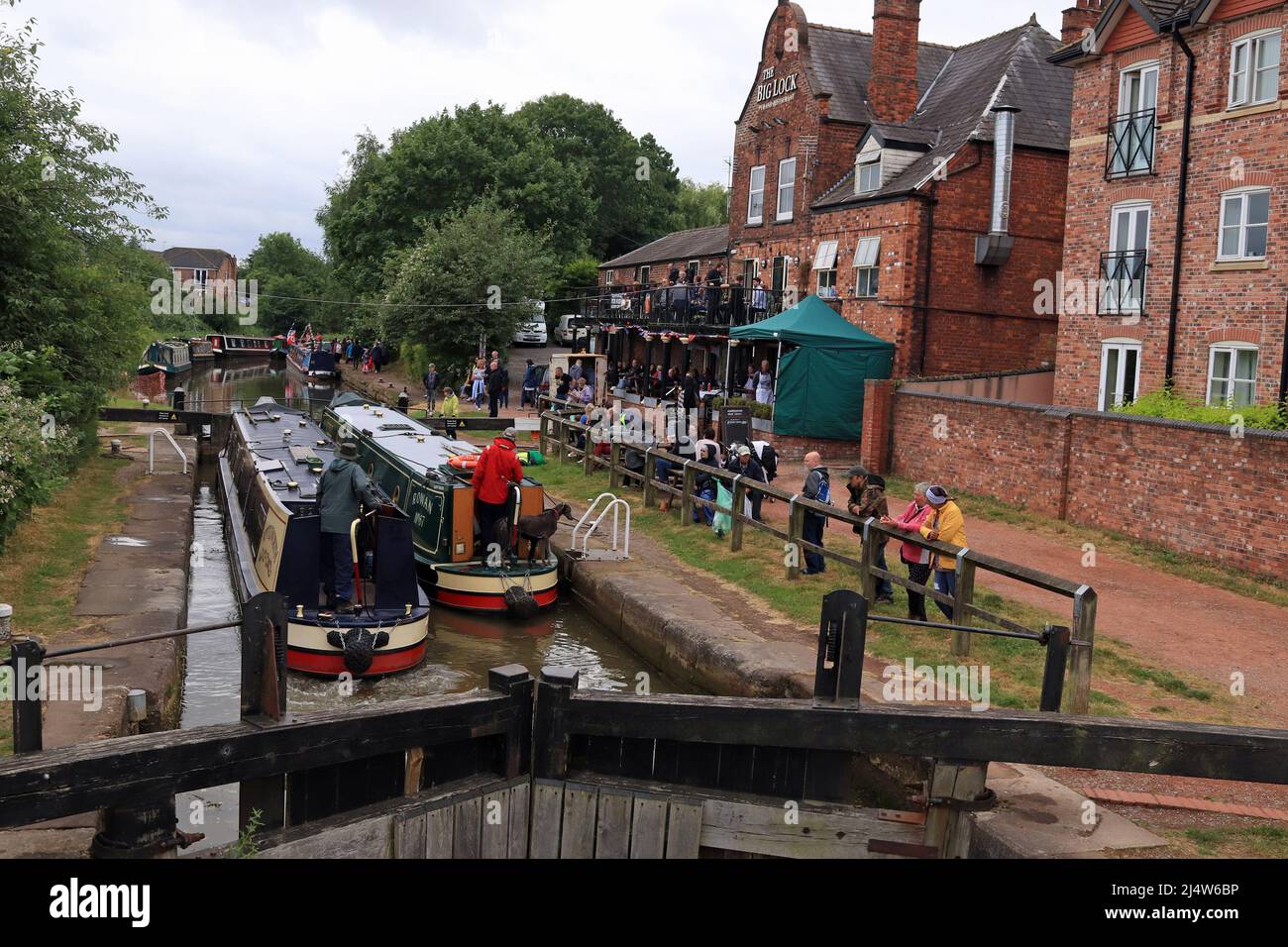 Canal boats passing through the big lock, passing the “Big Lock” pub on ...