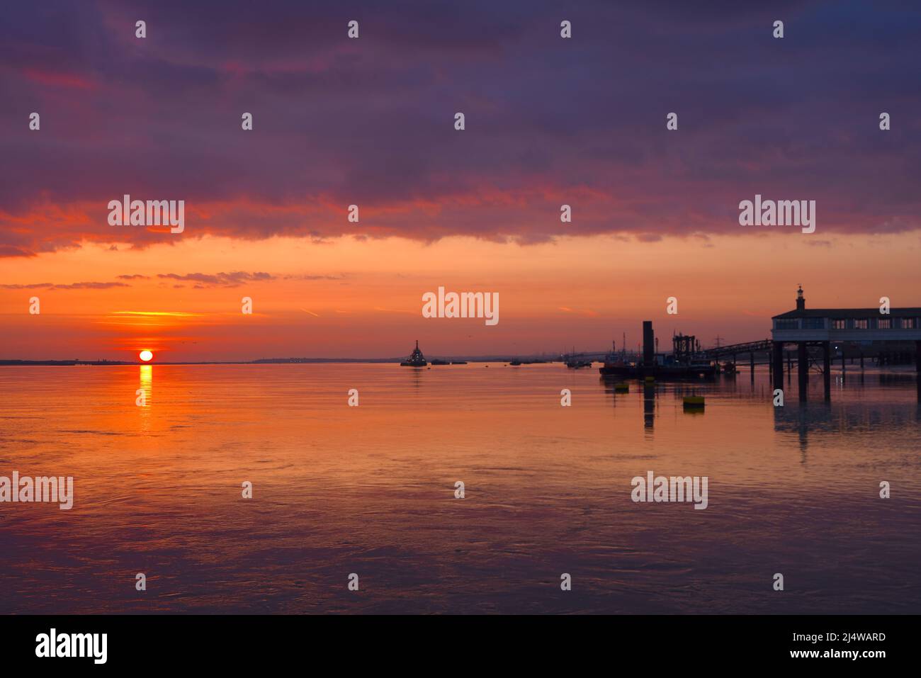 18/04/2022 Gravesend UK The beautiful weather continues over Easter ...