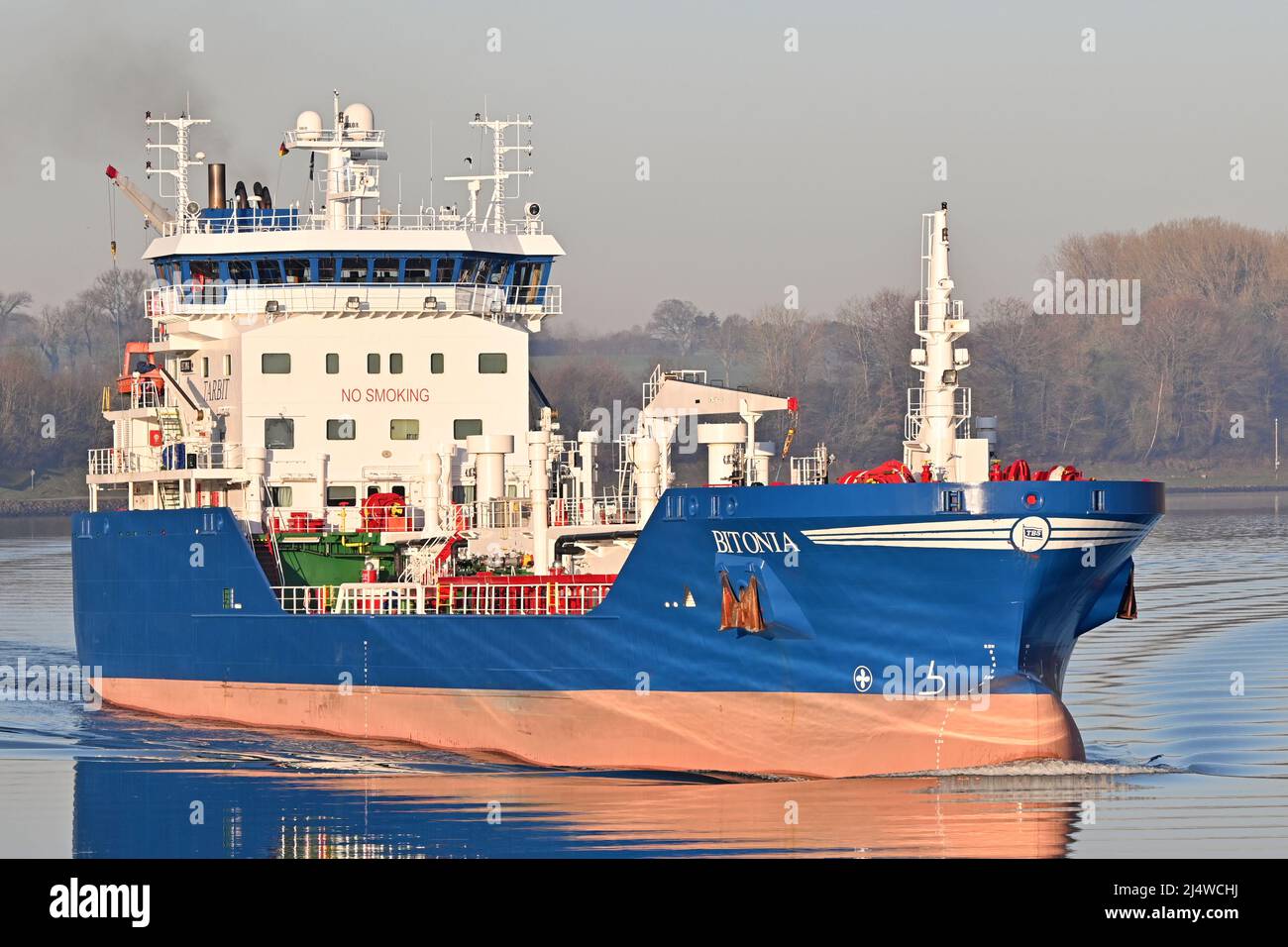 Bitumen tanker hi-res stock photography and images - Alamy
