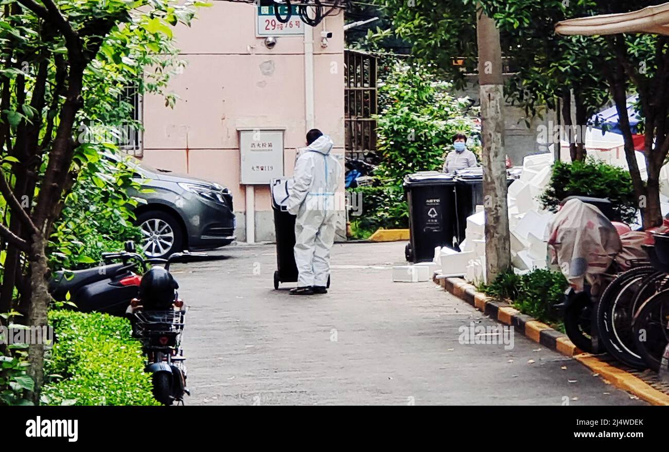 Shanghai lockdown garbage hi-res stock photography and images - Alamy