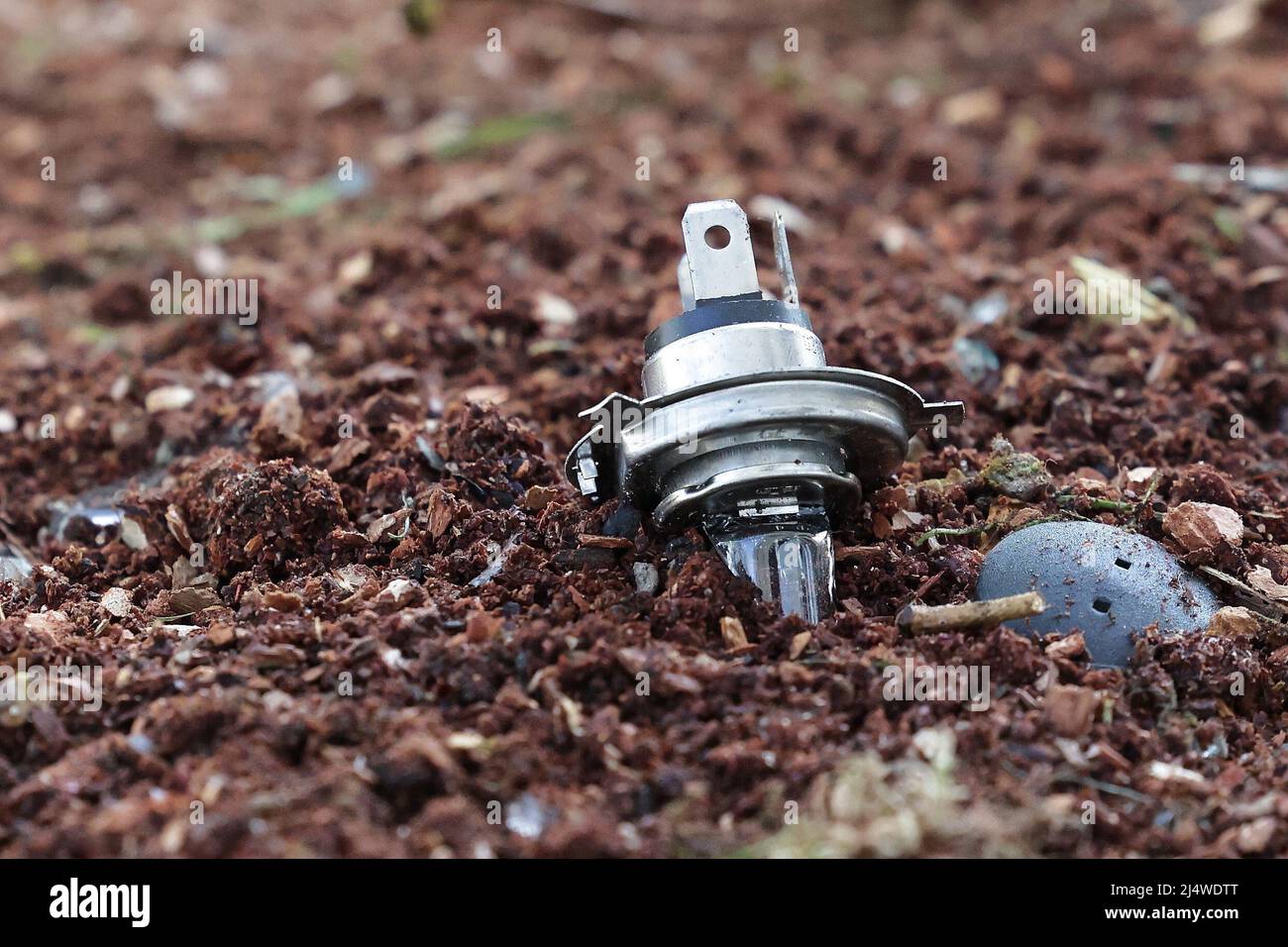 Essen, Germany. 18th Apr, 2022. A torn-out light bulb lies at the scene ...