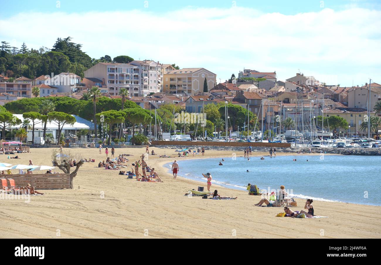 Beach of the center town in Ste Maxime Stock Photo - Alamy