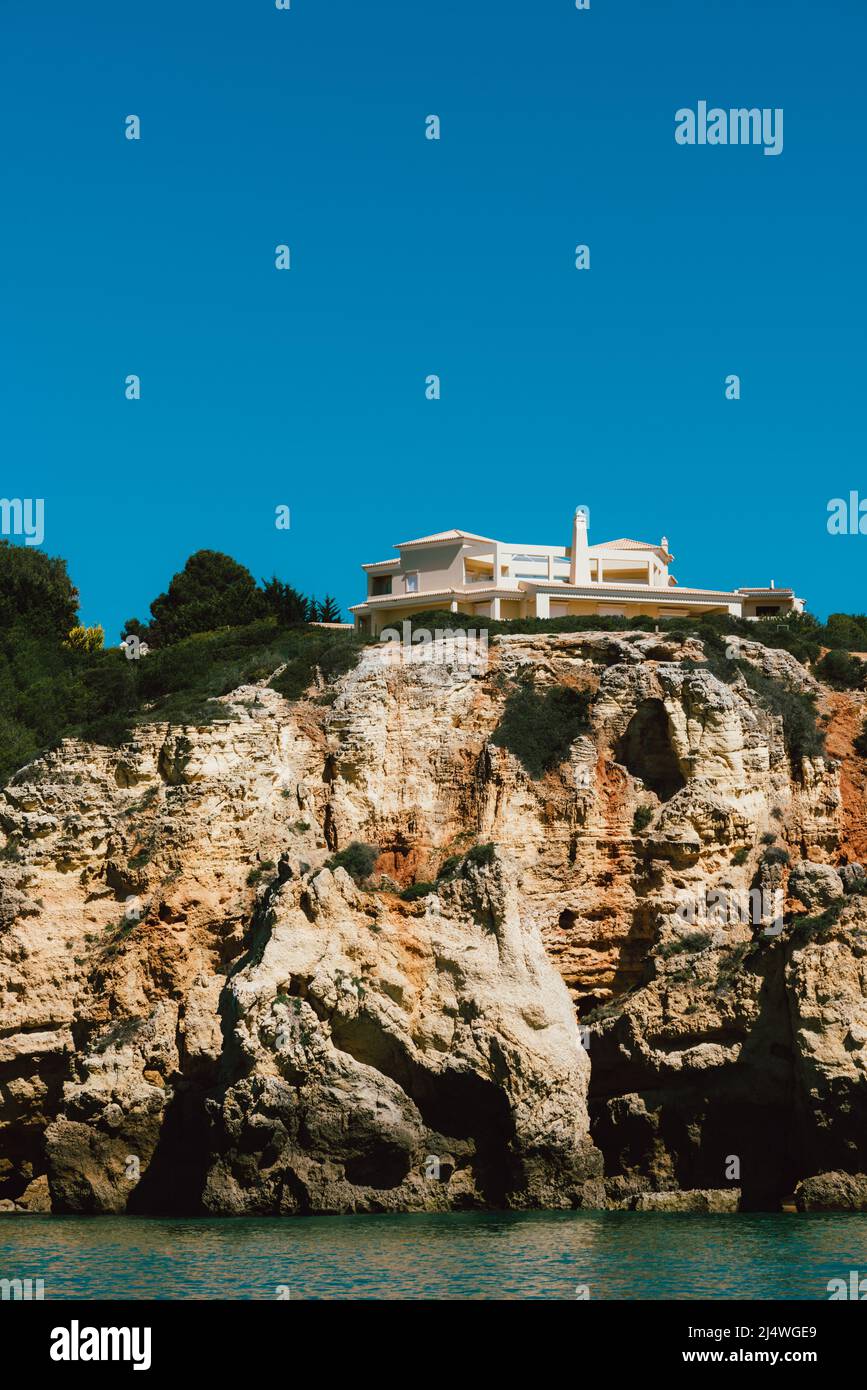 Cliff top villa hi-res stock photography and images - Alamy