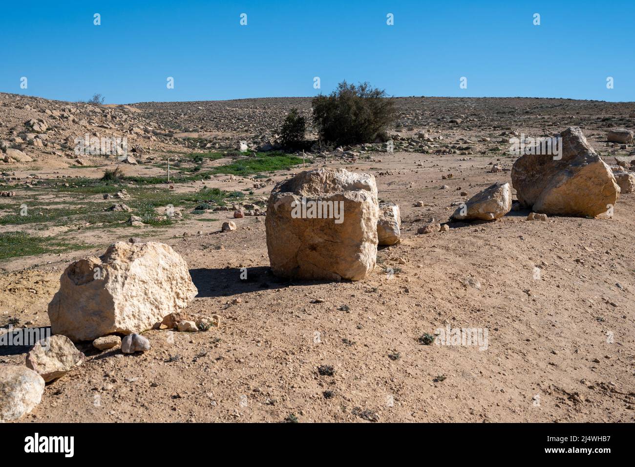 stacked together stones of different sizes and shapes in the desert ...