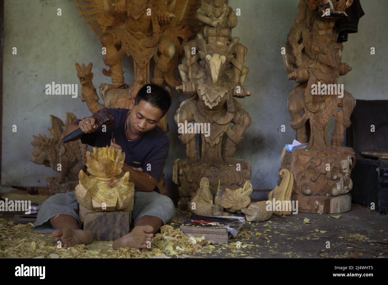 Bali sculpturer hi-res stock photography and images - Alamy