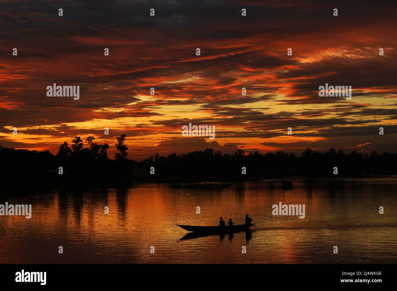 Riverside sunset hi-res stock photography and images - Alamy