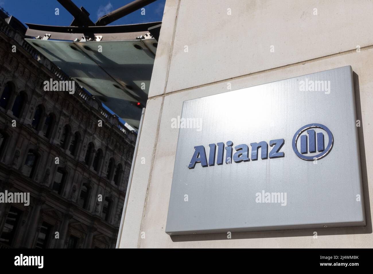 Allianz headquarters hi-res stock photography and images - Alamy
