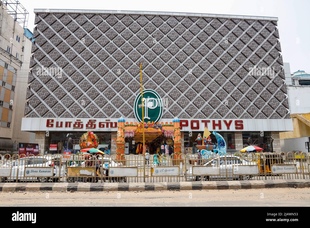 Pothys textile department store in Trichy, Tamil Nadu, India Stock ... Pothys textile department store in Trichy, Tamil Nadu, India Stock ...
