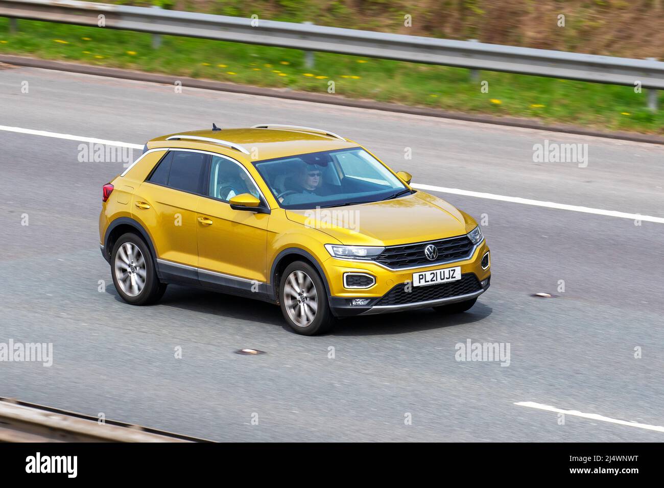 2021 Yellow VW Volkswagen T-Roc Tsi EVO 150 DSG 2WD petrol SUV 1498cc ...