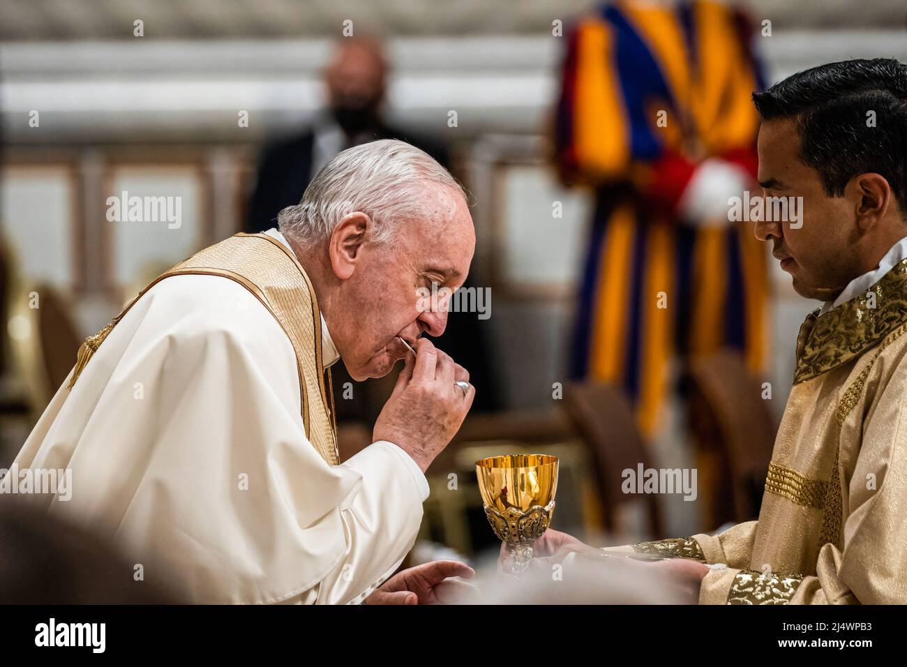 Pope Francis receives the Communion during the solemn Easter Vigil ...