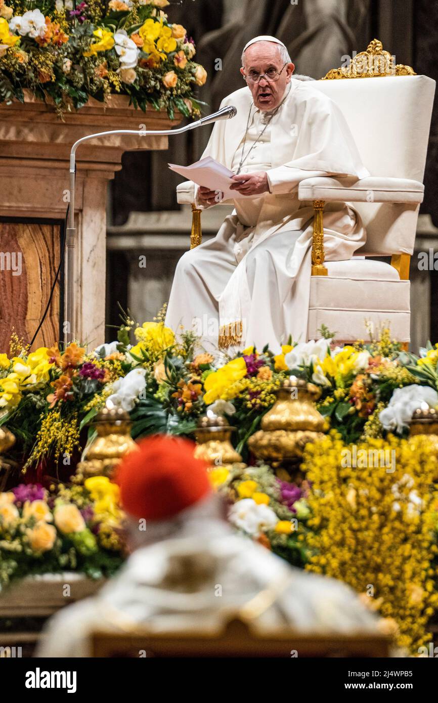 Pope Francis delivery his speech during the solemn Easter Vigil ...