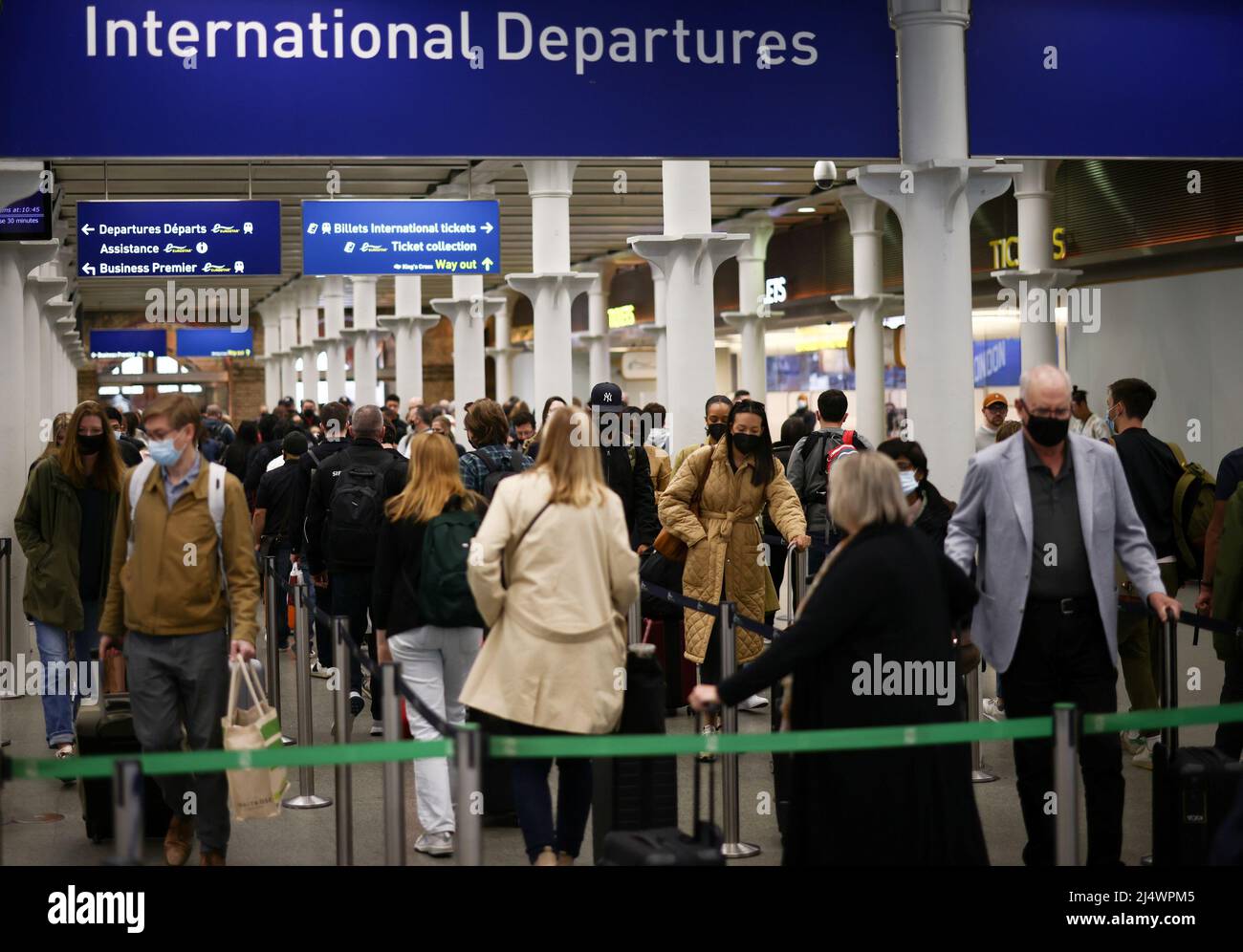 Eurostar passengers queue to check in hi-res stock photography and ...