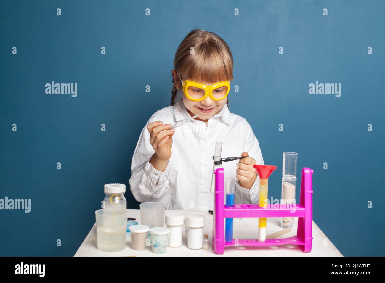 Happy school student kid learning science. Science education concept ...