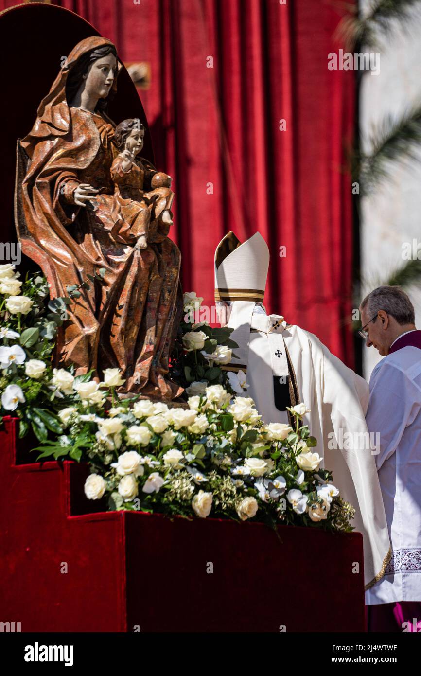 Pope Francis pays homage to the Virgin Mary before leaving St. Peter's ...