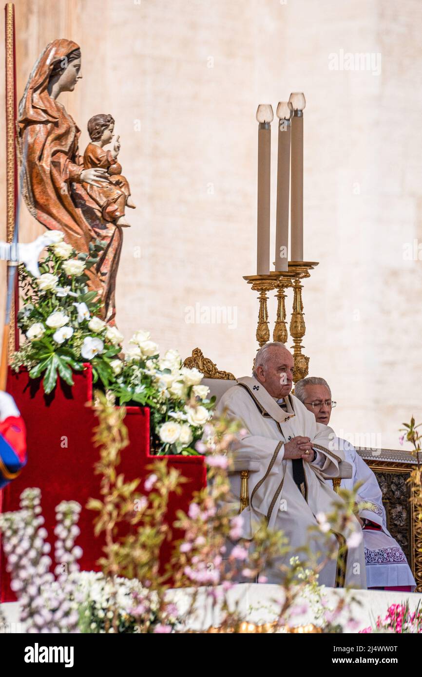 Pope Francis celebrates the Easter Mass in St. Peter's Square in ...