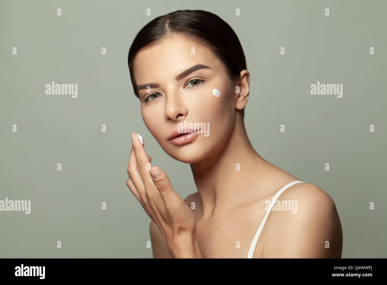 Applies cream hi-res stock photography and images - Alamy