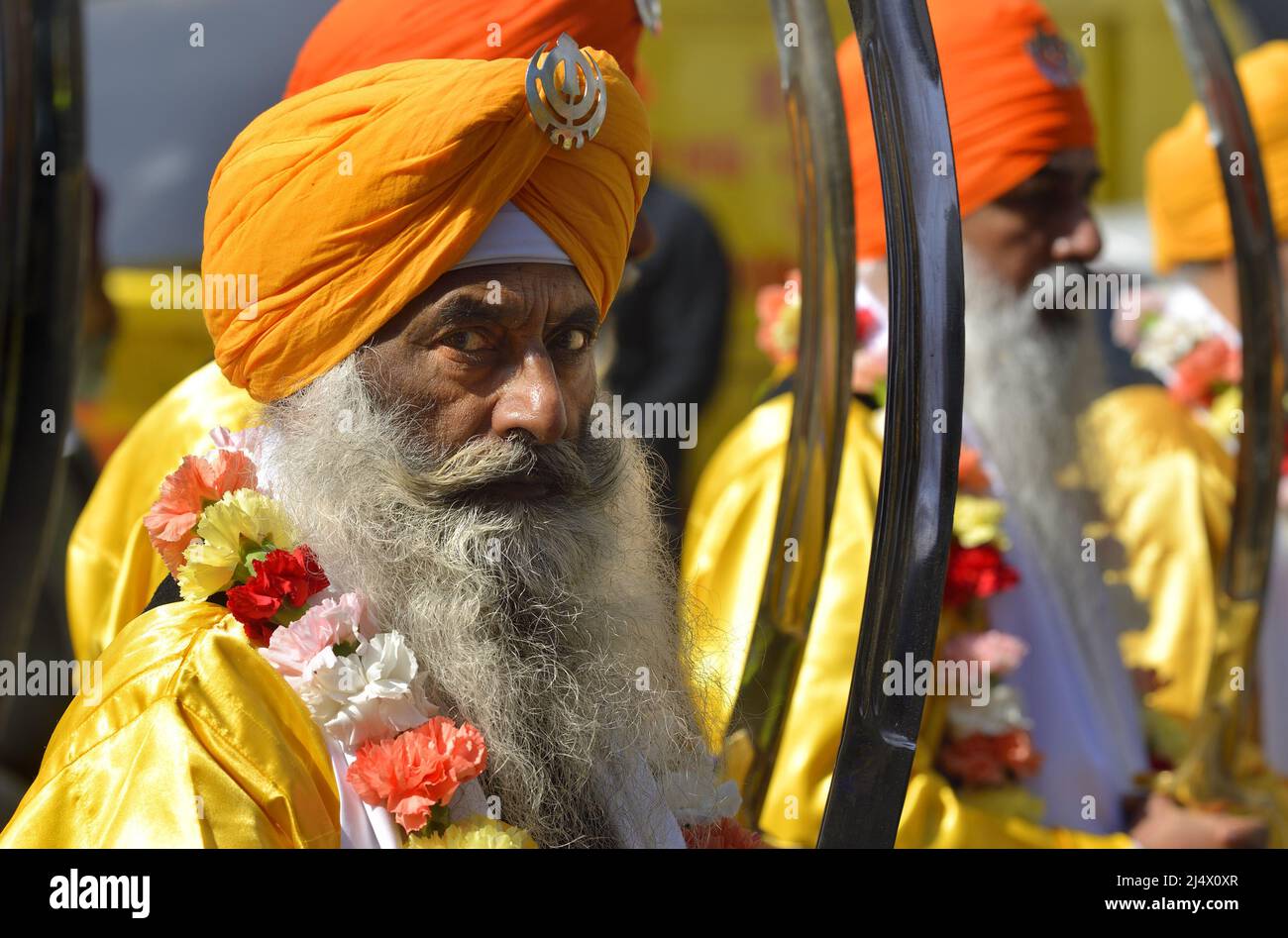 Old Sikh man wearing the traditional dastar (turban) and carrying the ...