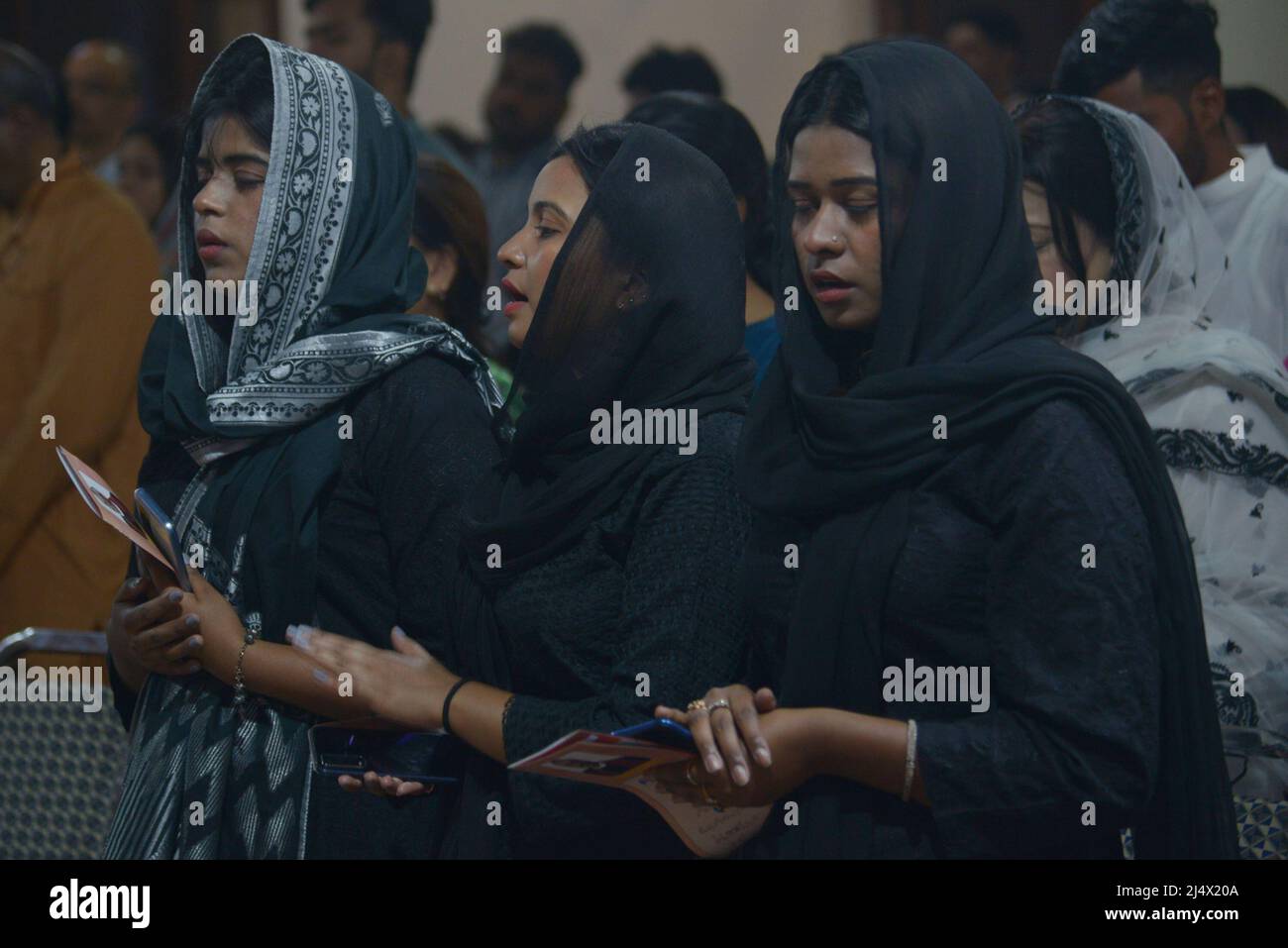 (4/17/2022) Pakistani large number of Catholic Christians attend the ...