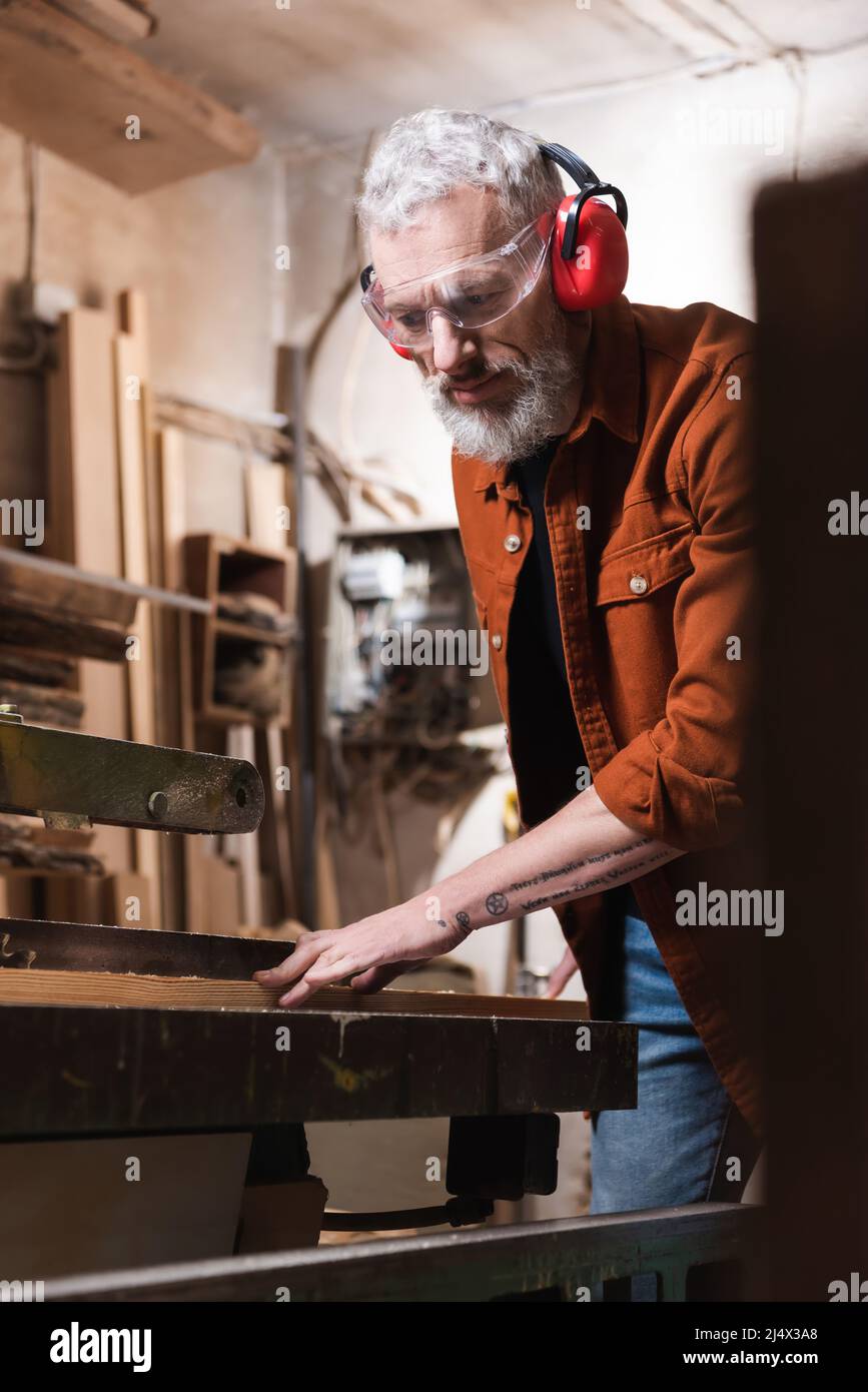 Studio workbench hi-res stock photography and images - Alamy