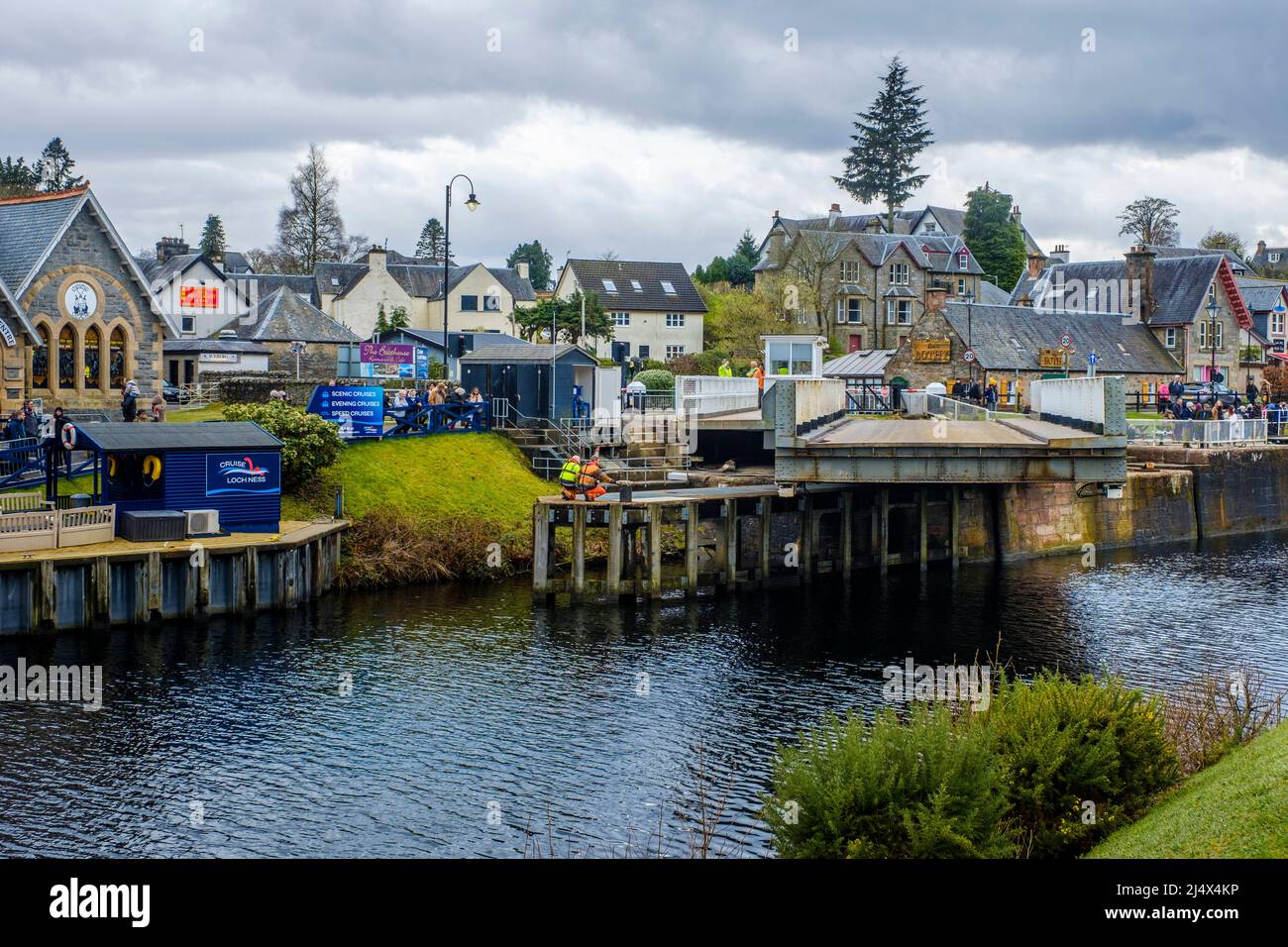 The swing bridge opening over the Caledonian Canal at Fort Augustus ...