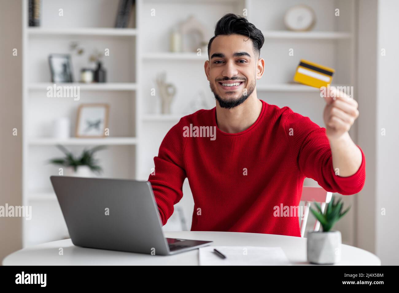 Muslim clothes store hi-res stock photography and images - Alamy