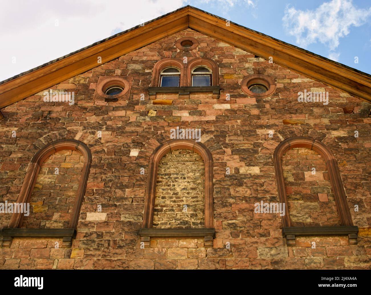 Old school building hi-res stock photography and images - Alamy