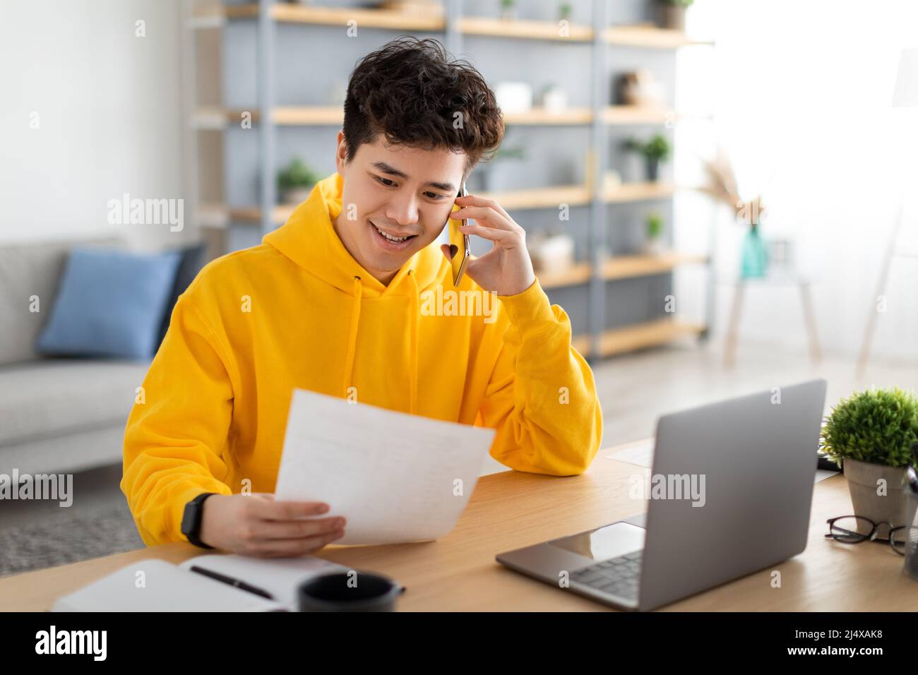 Talking report hi-res stock photography and images - Alamy