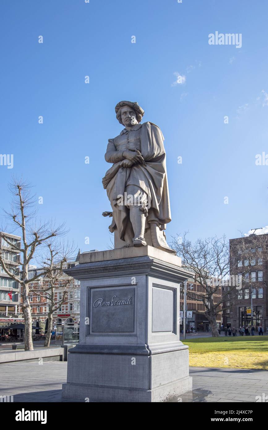statue of rembrandt in rembrandt plein amsterdam holland Stock Photo ...