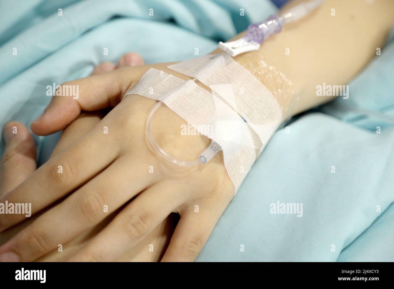 Female patient hands iv hi-res stock photography and images - Alamy