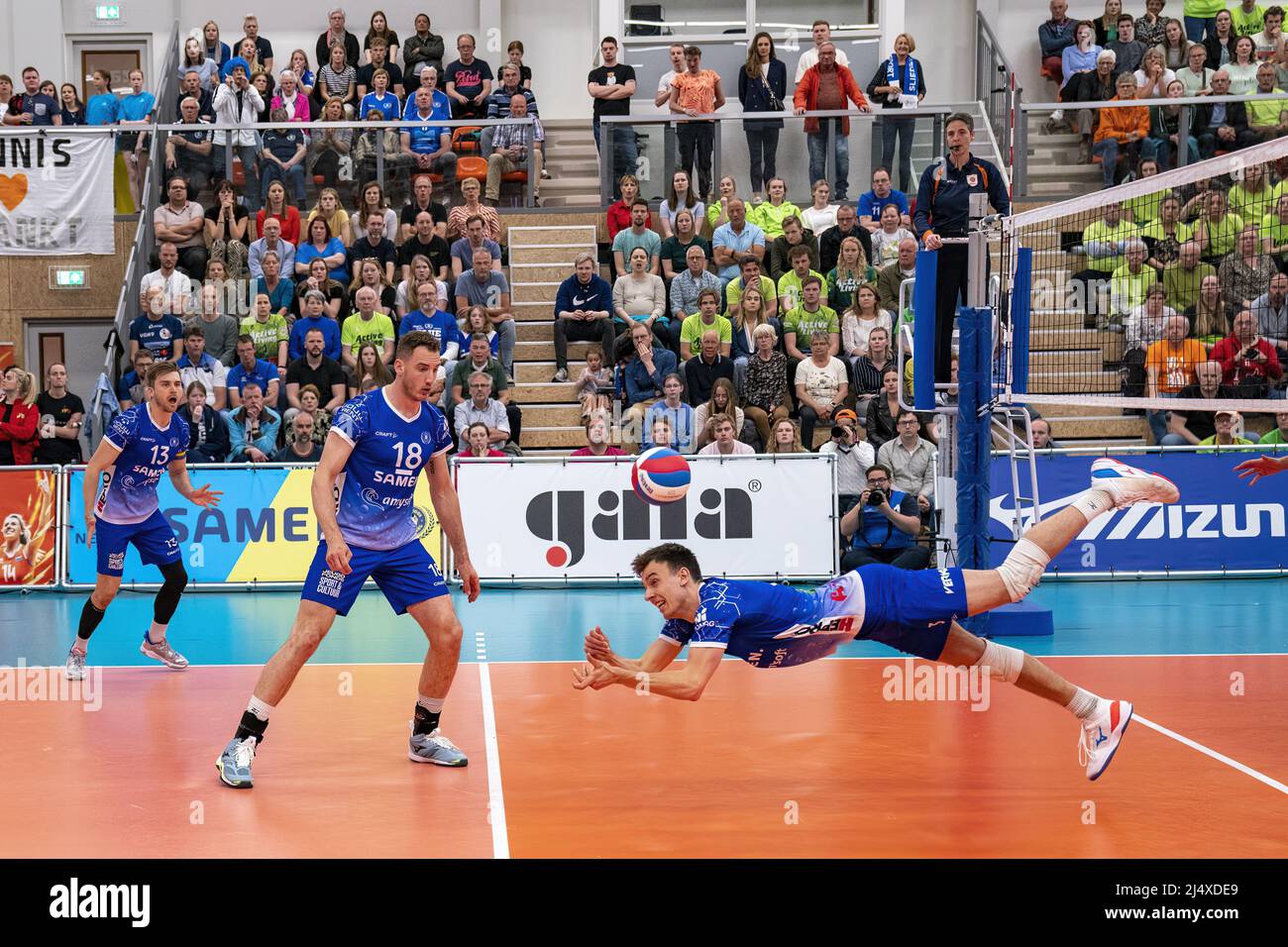 EDE - Volleyball player Markus Held of Amysoft Lycurgus with a ...