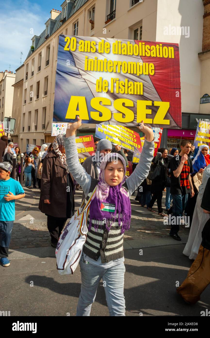 Paris, France, Muslim Crowd Teen, Protest Sign, Protesting Against ...