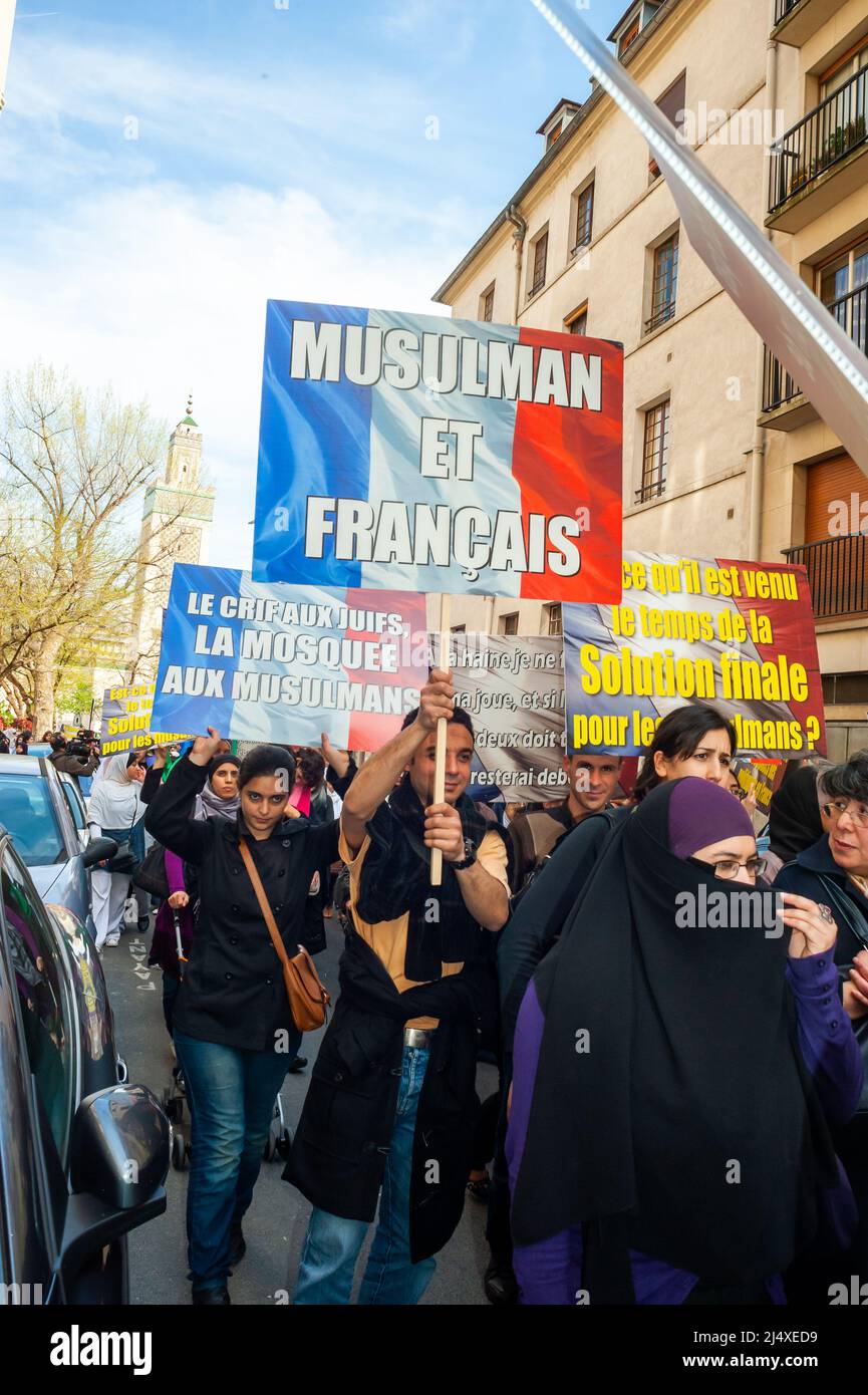 Paris, France, Muslim Crowd Teen, Protest Sign, Protesting Against ...