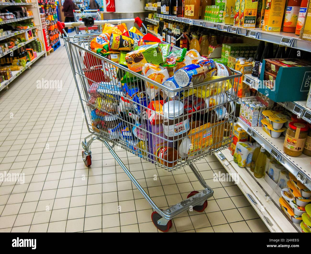Trolley supermarket france hi-res stock photography and images - Alamy