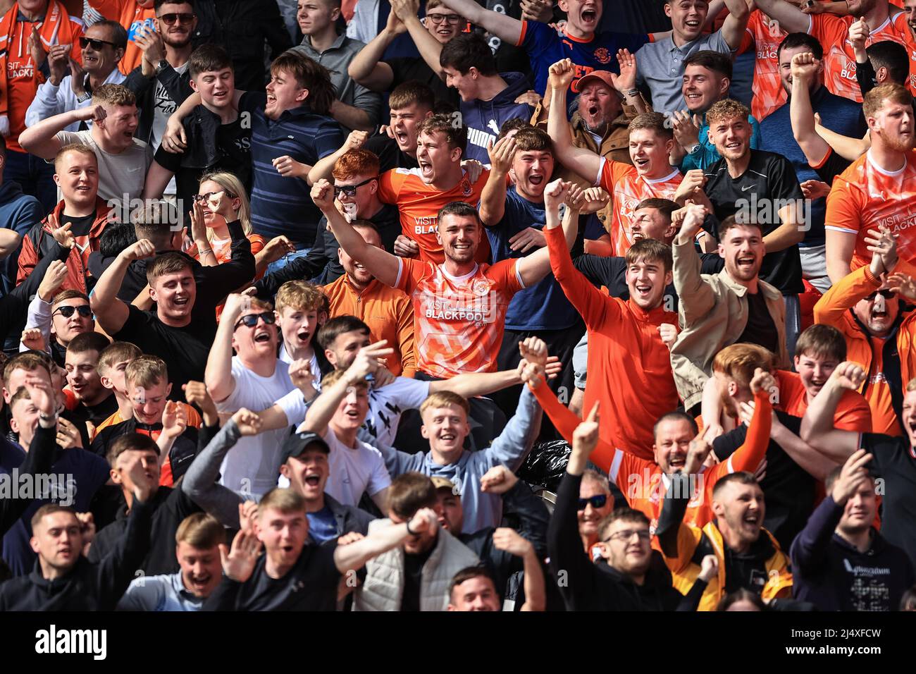 Blackpool fans celebrate CJ Hamilton #22 of Blackpool’s goal to make it ...