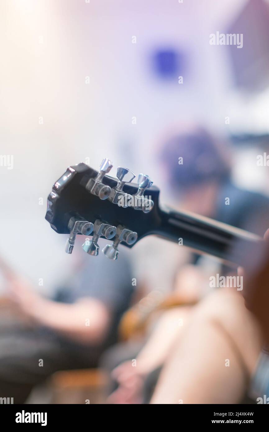 Guitar lesson hi-res stock photography and images - Alamy