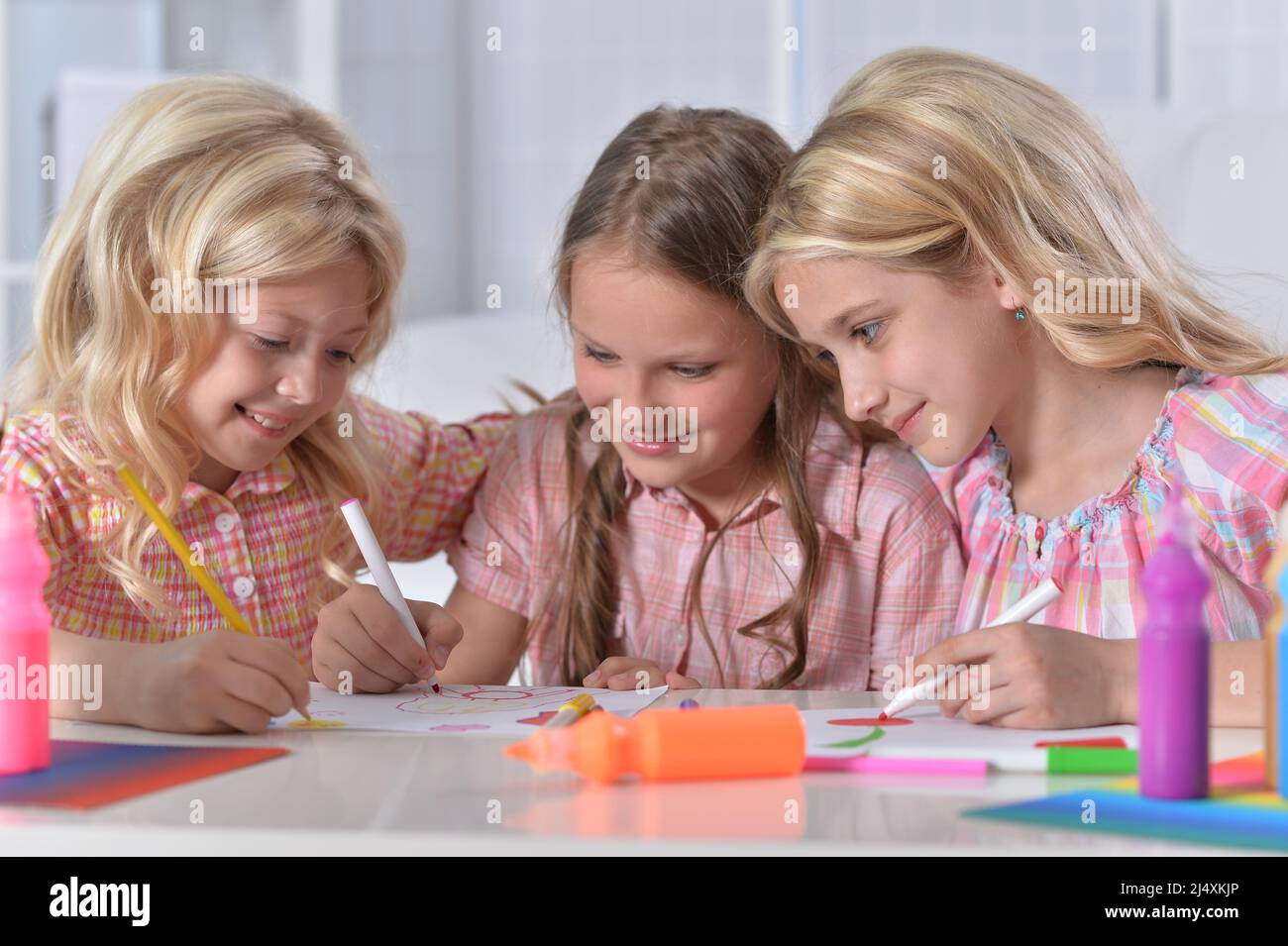 Beautiful girls drawing with pencils at desk Stock Photo - Alamy