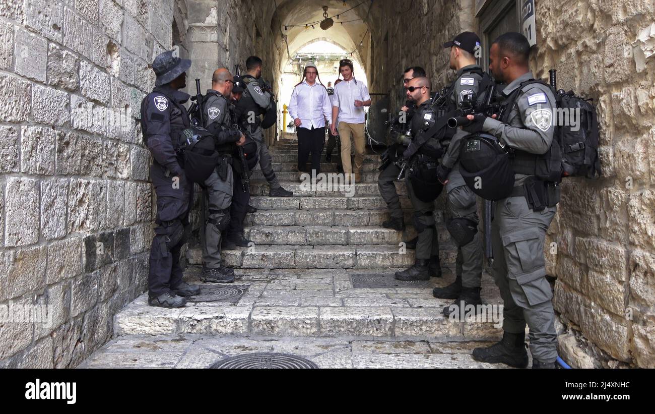 Members of the Israeli security forces stand guard as religious Jews ...