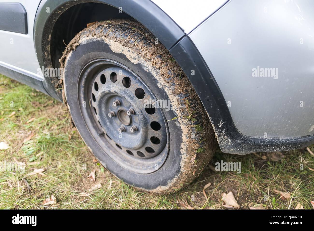 Mud covered wheels hi-res stock photography and images - Alamy