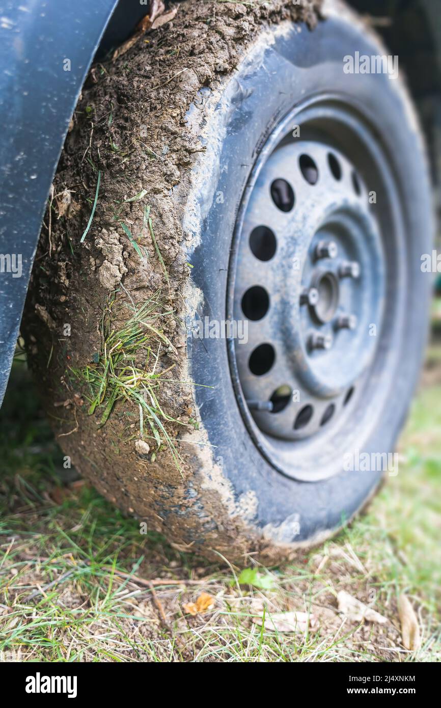 Mud covered wheels hi-res stock photography and images - Alamy